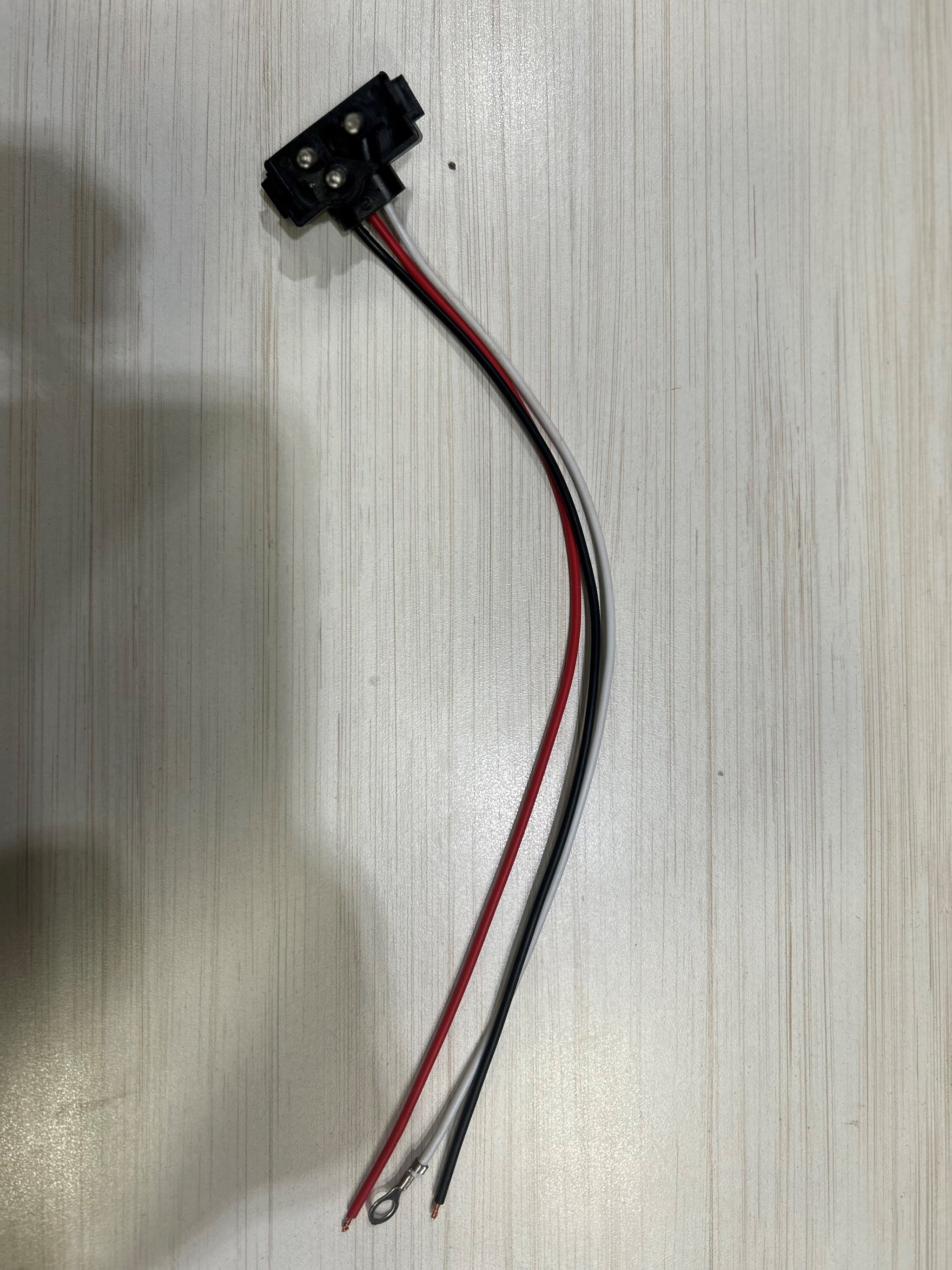3 Prong Pig Tail – Miska Trailers